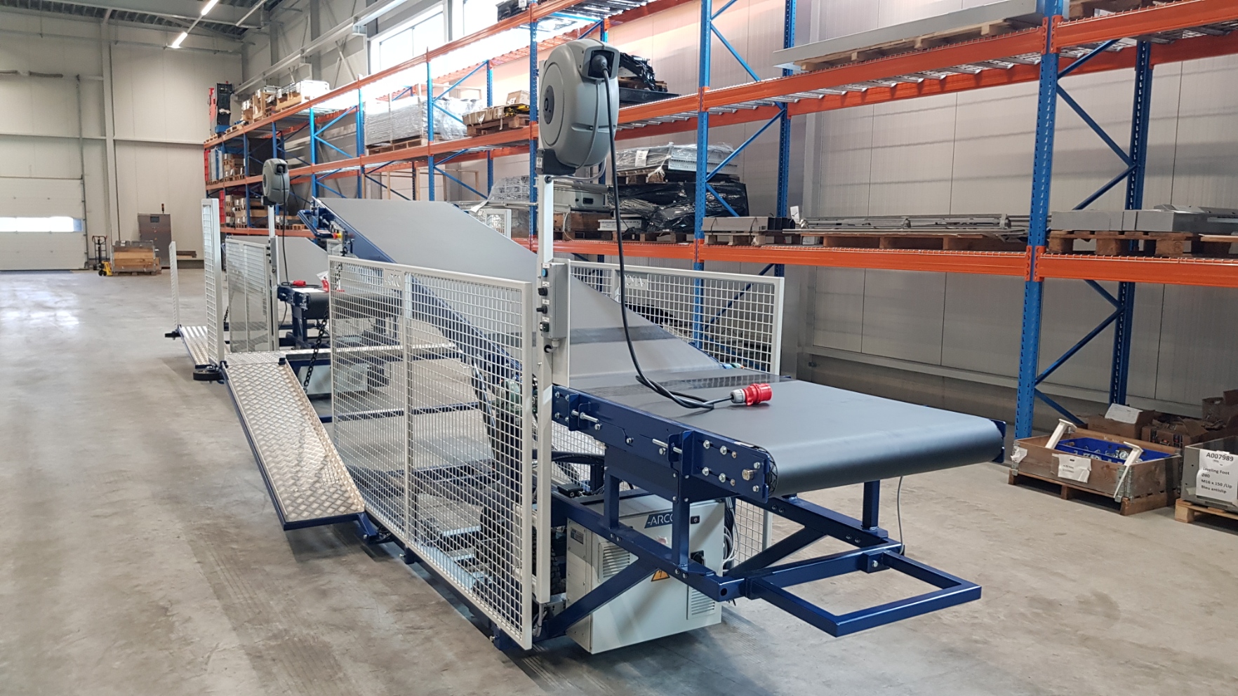 (Un)load conveyor - ARCO Solutions