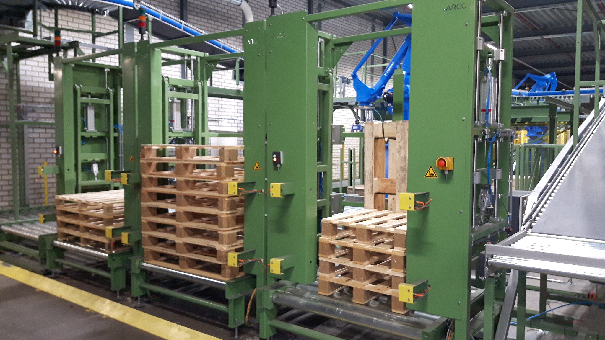 Automated pallet stacker | pallet handling solutions | ARCO